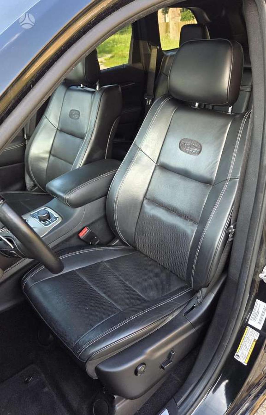 Green Jeep Grand Cherokee 2014 in Elektrenai, with an engine capacity of 3.60 L and mileage of 126 thousand km for 8800 €, photo 23 on AUTOMOTO.COM.LV