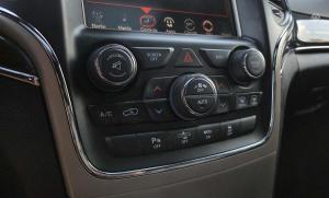 Green Jeep Grand Cherokee 2014 in Elektrenai, with an engine capacity of 3.60 L and mileage of 126 thousand km for 8800 €, photo 31 on AUTOMOTO.COM.LV