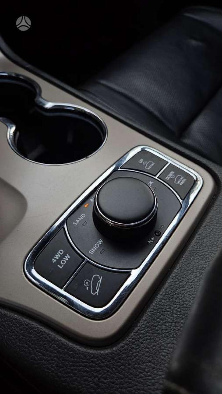 Green Jeep Grand Cherokee 2014 in Elektrenai, with an engine capacity of 3.60 L and mileage of 126 thousand km for 8800 €, photo 33 on AUTOMOTO.COM.LV