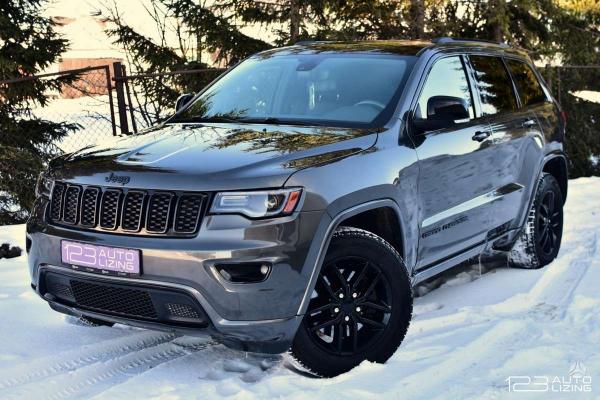 Zaļš Jeep Grand Cherokee 2020 Kretinga, ar dzinēja tilpumu 3.60 L un nobraukumu 101 tūkst. km par 17999 €, foto 1 vietnē AUTOMOTO.COM.LV