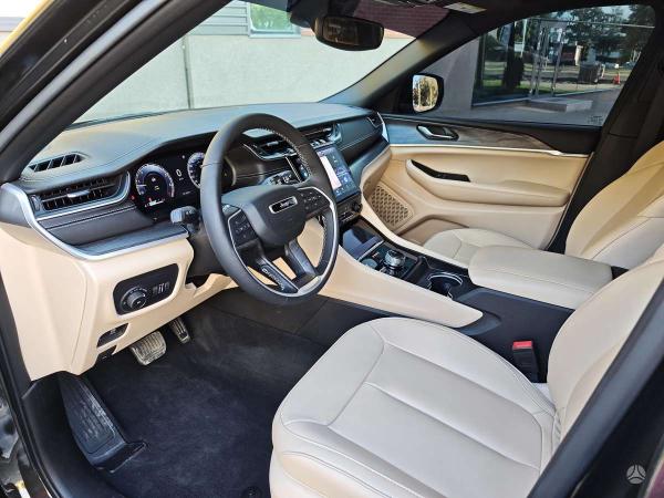 Zaļš Jeep Grand Cherokee 2024 Šauļi, ar dzinēja tilpumu 3.60 L un nobraukumu 52 tūkst. km par 27000 €, foto 11 vietnē AUTOMOTO.COM.LV