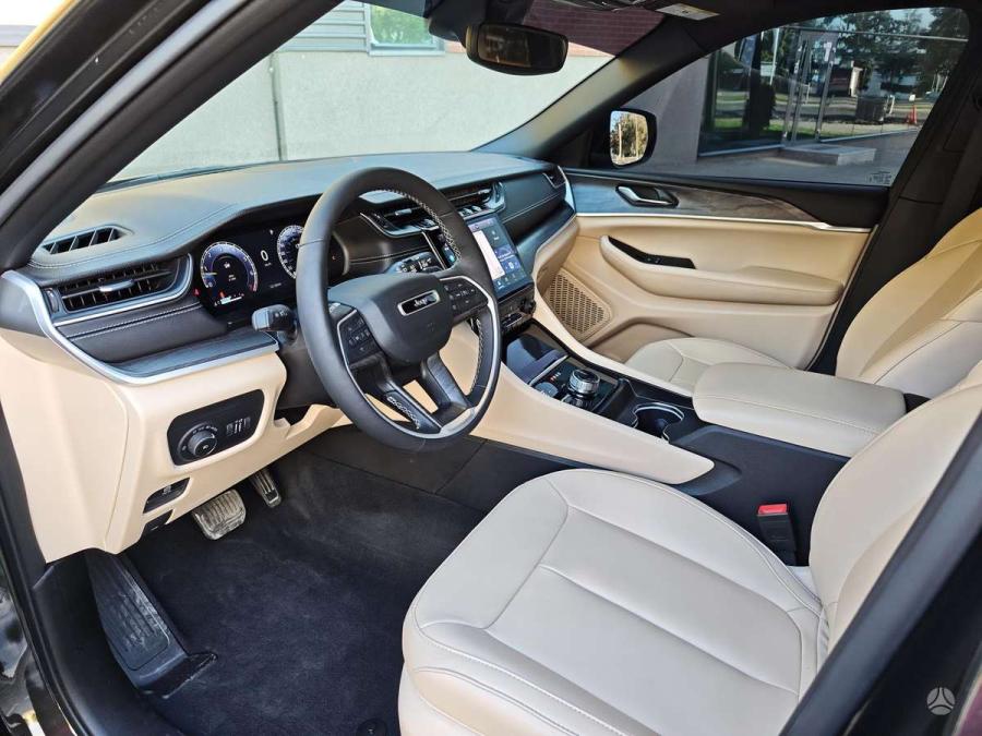 Green Jeep Grand Cherokee 2024 in Siauliai, with an engine capacity of 3.60 L and mileage of 52 thousand km for 27000 €, photo 11 on AUTOMOTO.COM.LV