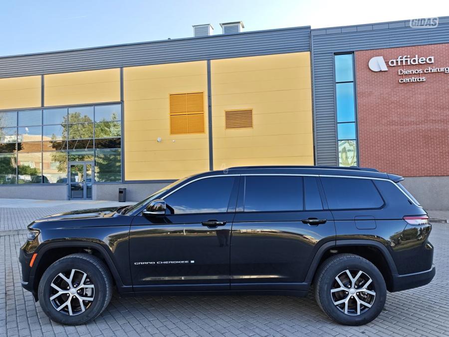Green Jeep Grand Cherokee 2024 in Siauliai, with an engine capacity of 3.60 L and mileage of 52 thousand km for 27000 €, photo 5 on AUTOMOTO.COM.LV