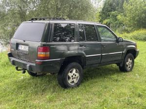 Green Jeep Grand Cherokee 1995 in Riga, with an engine capacity of 4.00 L and mileage of 240 thousand km for 2700 €, photo 5 on AUTOMOTO.COM.LV
