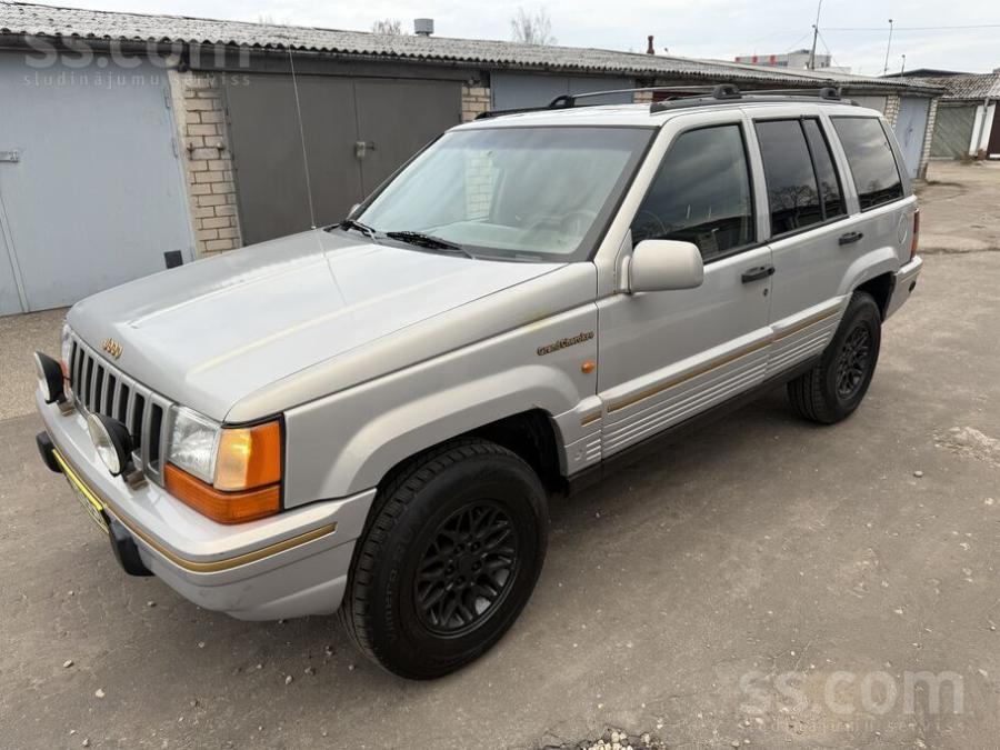 Grey Jeep Grand Cherokee 1995 in Riga, with an engine capacity of 5.20 L and mileage of 262 thousand km for 3290 €, photo 1 on AUTOMOTO.COM.LV