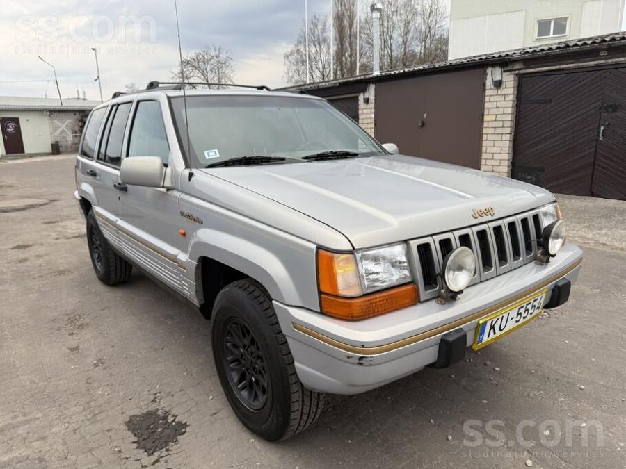 Grey Jeep Grand Cherokee 1995 in Riga, with an engine capacity of 5.20 L and mileage of 262 thousand km for 3290 €, photo 2 on AUTOMOTO.COM.LV
