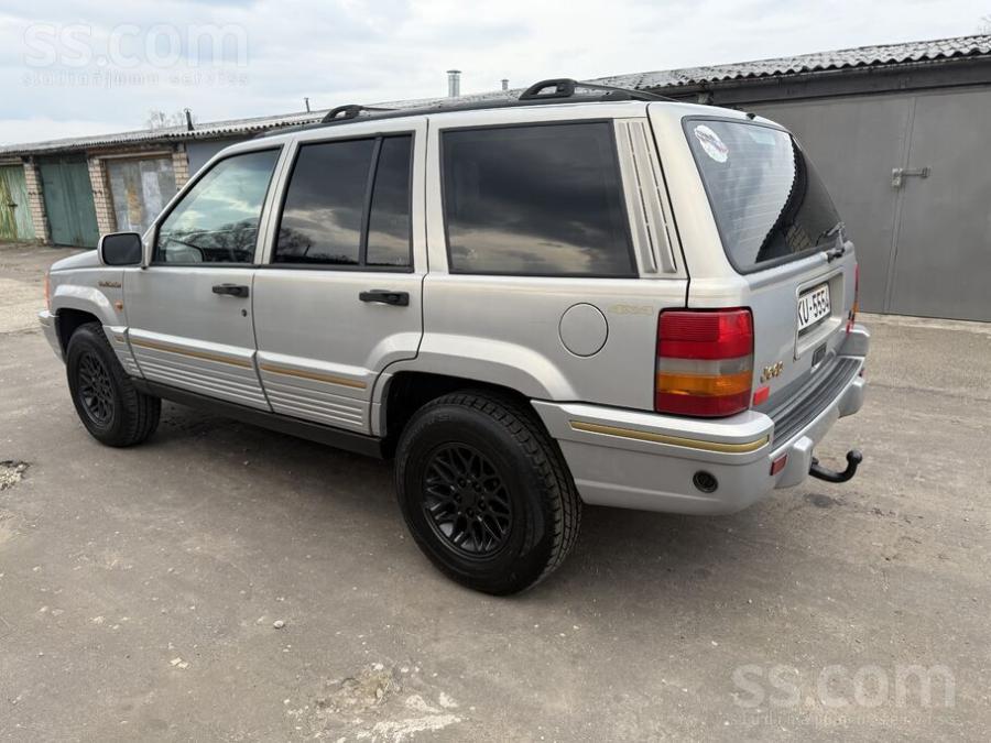 Grey Jeep Grand Cherokee 1995 in Riga, with an engine capacity of 5.20 L and mileage of 262 thousand km for 3290 €, photo 3 on AUTOMOTO.COM.LV