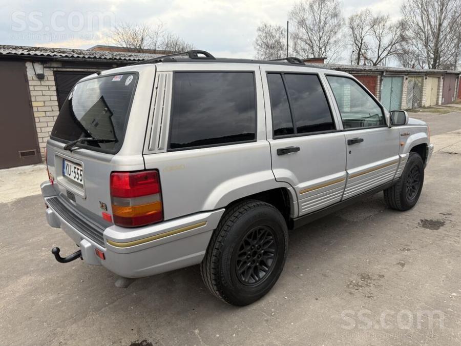 Grey Jeep Grand Cherokee 1995 in Riga, with an engine capacity of 5.20 L and mileage of 262 thousand km for 3290 €, photo 4 on AUTOMOTO.COM.LV