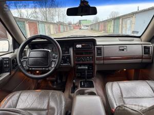 Grey Jeep Grand Cherokee 1995 in Riga, with an engine capacity of 5.20 L and mileage of 262 thousand km for 3290 €, photo 5 on AUTOMOTO.COM.LV