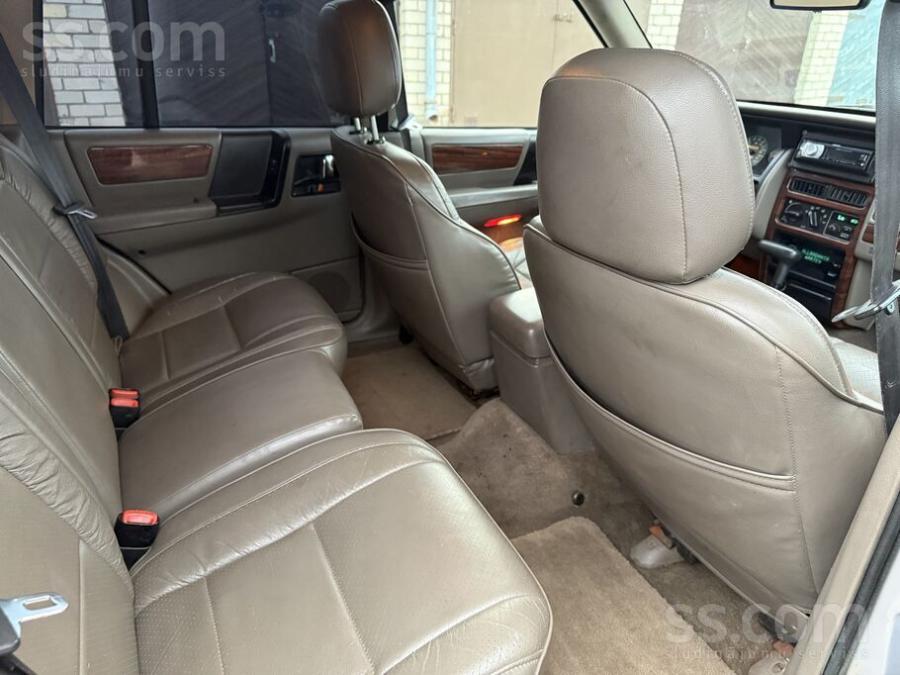 Grey Jeep Grand Cherokee 1995 in Riga, with an engine capacity of 5.20 L and mileage of 262 thousand km for 3290 €, photo 9 on AUTOMOTO.COM.LV