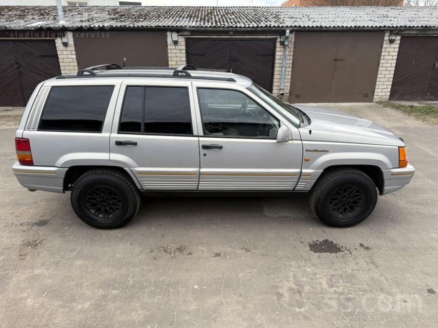 Grey Jeep Grand Cherokee 1995 in Riga, with an engine capacity of 5.20 L and mileage of 262 thousand km for 3290 €, photo 11 on AUTOMOTO.COM.LV
