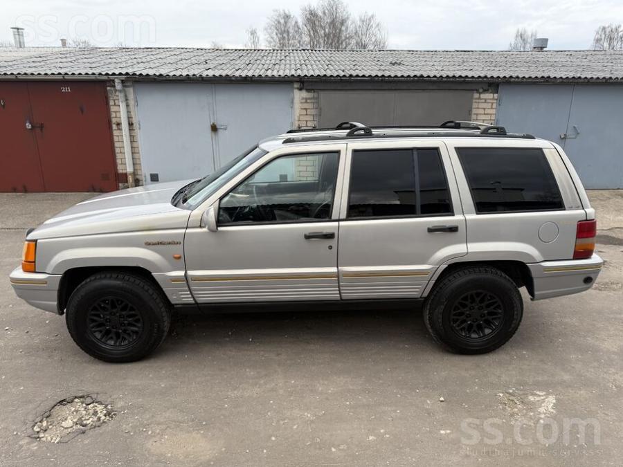 Grey Jeep Grand Cherokee 1995 in Riga, with an engine capacity of 5.20 L and mileage of 262 thousand km for 3290 €, photo 12 on AUTOMOTO.COM.LV