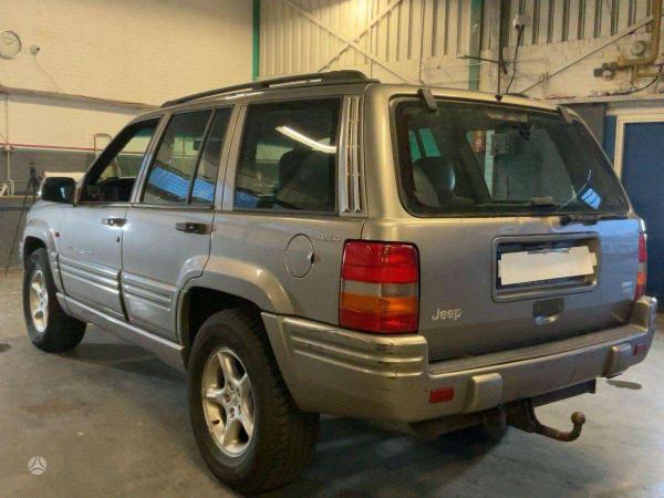 Pelēks Jeep Grand Cherokee 1998 Viļņa, ar dzinēja tilpumu 5.90 L un nobraukumu 263 tūkst. km par 5200 €, foto 3 vietnē AUTOMOTO.COM.LV