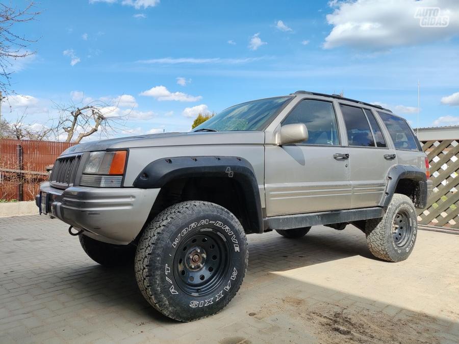 Grey Jeep Grand Cherokee 1998 in Taurage, with an engine capacity of 5.90 L and mileage of 246 thousand km for 2800 €, photo 1 on AUTOMOTO.COM.LV