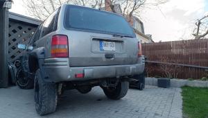 Grey Jeep Grand Cherokee 1998 in Taurage, with an engine capacity of 5.90 L and mileage of 246 thousand km for 2800 €, photo 8 on AUTOMOTO.COM.LV