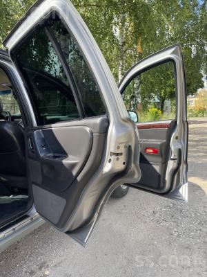 Grey Jeep Grand Cherokee 1999 in Daugavpils, with an engine capacity of 3.10 L and mileage of 208 thousand km for 2650 €, photo 6 on AUTOMOTO.COM.LV