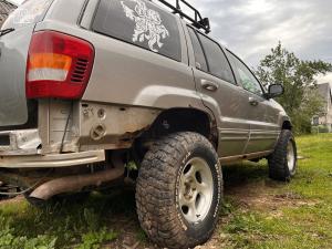 Grey Jeep Grand Cherokee 2000 in Alytus, with an engine capacity of 4.70 L and mileage of 380 thousand km for 2200 €, photo 6 on AUTOMOTO.COM.LV