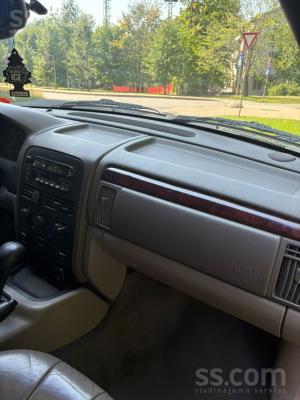 Pelēks Jeep Grand Cherokee 2000 Rīga, ar dzinēja tilpumu 4.70 L un nobraukumu 197 tūkst. km par 4300 €, foto 9 vietnē AUTOMOTO.COM.LV