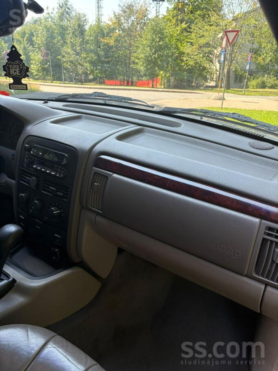 Pelēks Jeep Grand Cherokee 2000 Rīga, ar dzinēja tilpumu 4.70 L un nobraukumu 197 tūkst. km par 4300 €, foto 9 vietnē AUTOMOTO.COM.LV