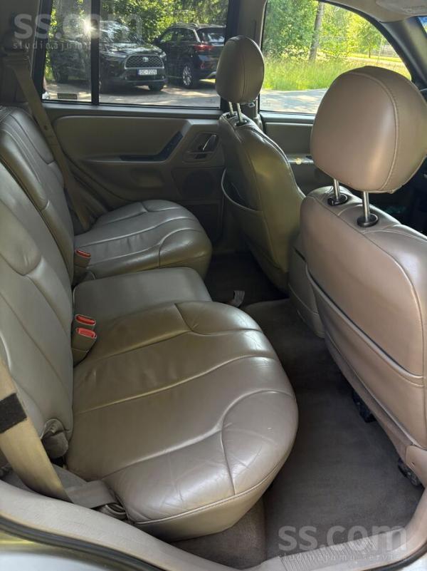 Pelēks Jeep Grand Cherokee 2000 Rīga, ar dzinēja tilpumu 4.70 L un nobraukumu 197 tūkst. km par 4300 €, foto 9 vietnē AUTOMOTO.COM.LV