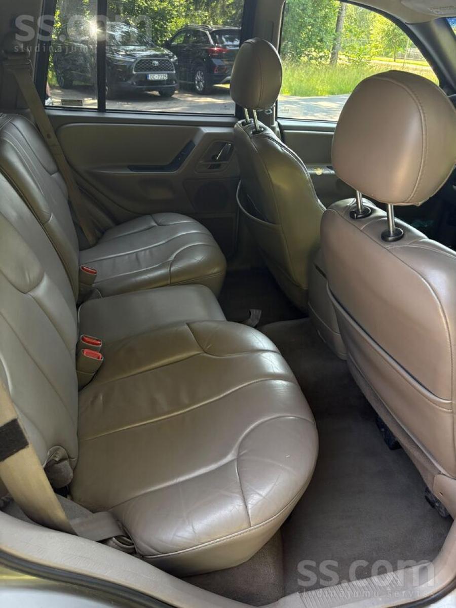 Pelēks Jeep Grand Cherokee 2000 Rīga, ar dzinēja tilpumu 4.70 L un nobraukumu 197 tūkst. km par 4300 €, foto 10 vietnē AUTOMOTO.COM.LV