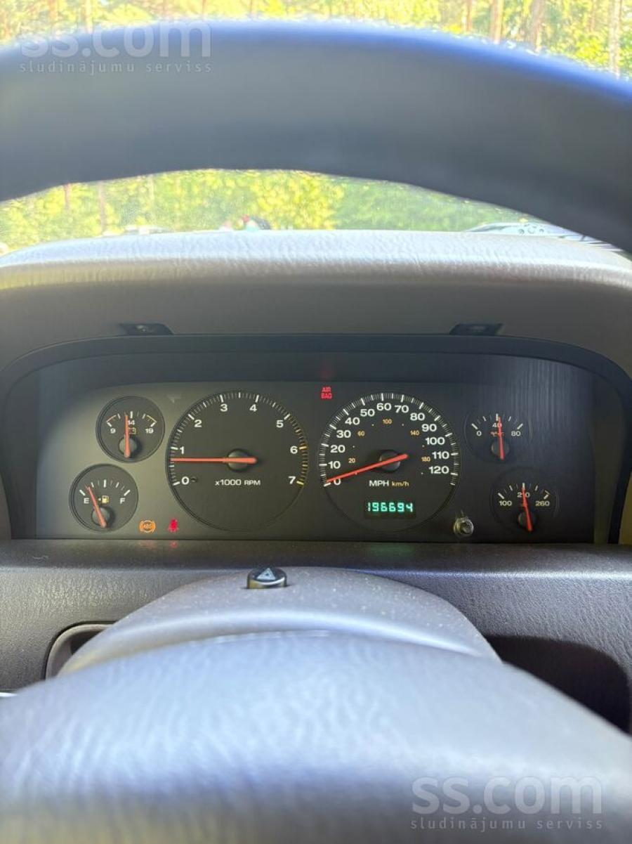Pelēks Jeep Grand Cherokee 2000 Rīga, ar dzinēja tilpumu 4.70 L un nobraukumu 197 tūkst. km par 4300 €, foto 13 vietnē AUTOMOTO.COM.LV