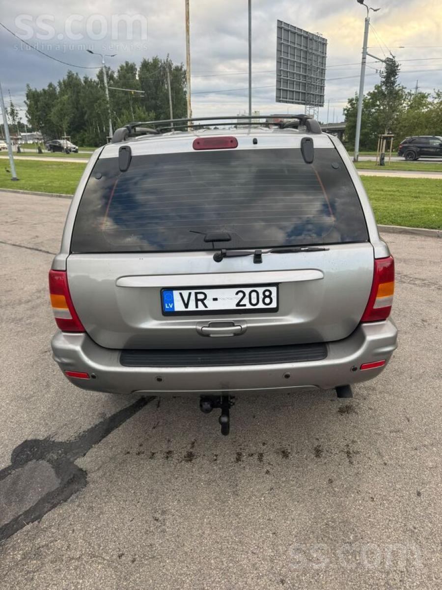 Grey Jeep Grand Cherokee 2000 in Riga, with an engine capacity of 3.10 L and mileage of 298 thousand km for 3300 €, photo 7 on AUTOMOTO.COM.LV