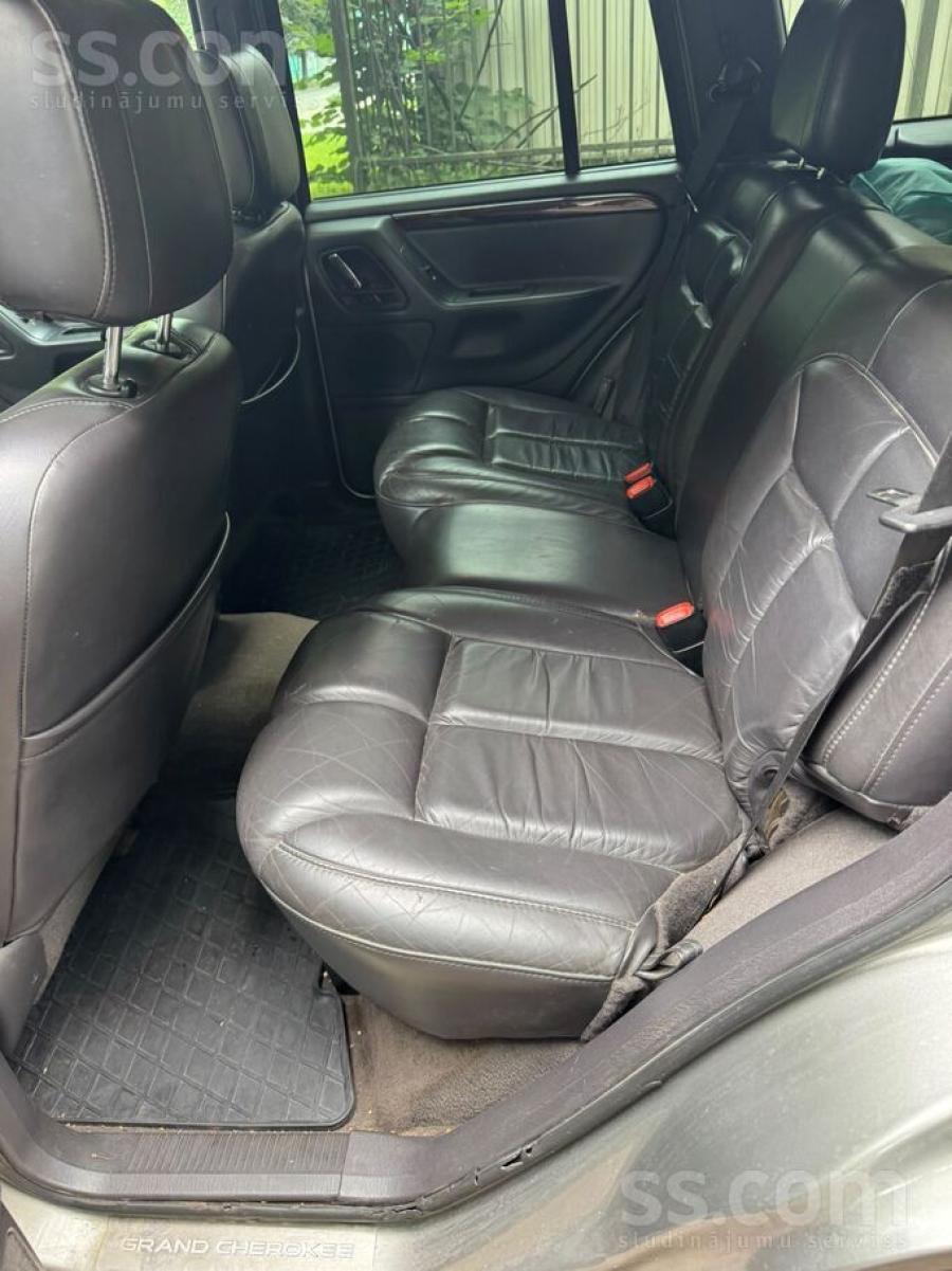 Grey Jeep Grand Cherokee 2000 in Riga, with an engine capacity of 3.10 L and mileage of 298 thousand km for 3300 €, photo 12 on AUTOMOTO.COM.LV