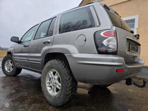 Grey Jeep Grand Cherokee 2002 in Rokiskis, with an engine capacity of 2.69 L and mileage of 240 thousand km for 2299 €, photo 8 on AUTOMOTO.COM.LV