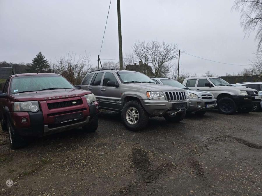 Grey Jeep Grand Cherokee 2002 in Rokiskis, with an engine capacity of 2.69 L and mileage of 240 thousand km for 2299 €, photo 18 on AUTOMOTO.COM.LV