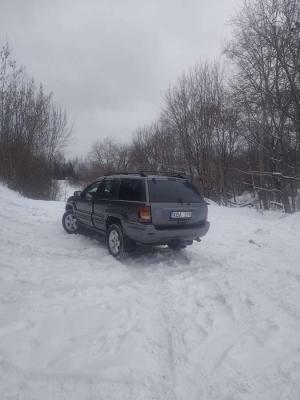 Grey Jeep Grand Cherokee 2002 in Vilnius, with an engine capacity of 2.69 L and mileage of 325 thousand km for 3850 €, photo 3 on AUTOMOTO.COM.LV