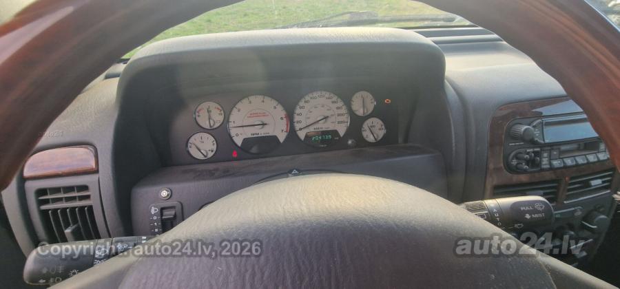 Pelēks Jeep Grand Cherokee 2002 Tartu, ar dzinēja tilpumu 4.70 L un nobraukumu 205 tūkst. km par 5500 €, foto 10 vietnē AUTOMOTO.COM.LV