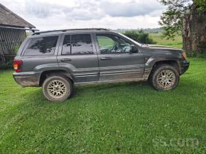 Pelēks Jeep Grand Cherokee 2002 Valka, ar dzinēja tilpumu 2.70 L un nobraukumu 270 tūkst. km par 3500 €, foto 3 vietnē AUTOMOTO.COM.LV