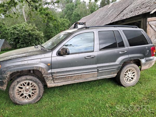 Pelēks Jeep Grand Cherokee 2002 Valka, ar dzinēja tilpumu 2.70 L un nobraukumu 270 tūkst. km par 3500 €, foto 1 vietnē AUTOMOTO.COM.LV