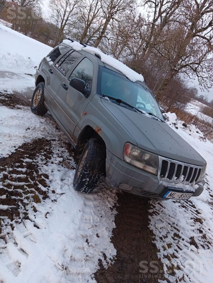 Pelēks Jeep Grand Cherokee 2002 Saldus, ar dzinēja tilpumu 2.70 L un nobraukumu 313 tūkst. km par 1600 €, foto 3 vietnē AUTOMOTO.COM.LV