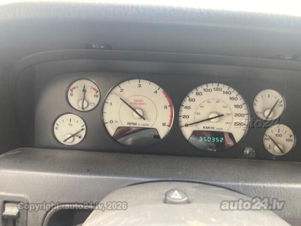 Pelēks Jeep Grand Cherokee 2002 Pērnava, ar dzinēja tilpumu 2.70 L un nobraukumu 350 tūkst. km par 2999 €, foto 7 vietnē AUTOMOTO.COM.LV