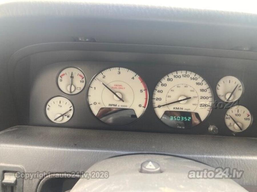 Pelēks Jeep Grand Cherokee 2002 Pērnava, ar dzinēja tilpumu 2.70 L un nobraukumu 350 tūkst. km par 2999 €, foto 8 vietnē AUTOMOTO.COM.LV