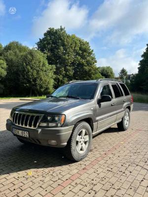 Grey Jeep Grand Cherokee 2002 in Taurage, with an engine capacity of 3.95 L and mileage of 2 thousand km for 3300 €, photo  on AUTOMOTO.COM.LV