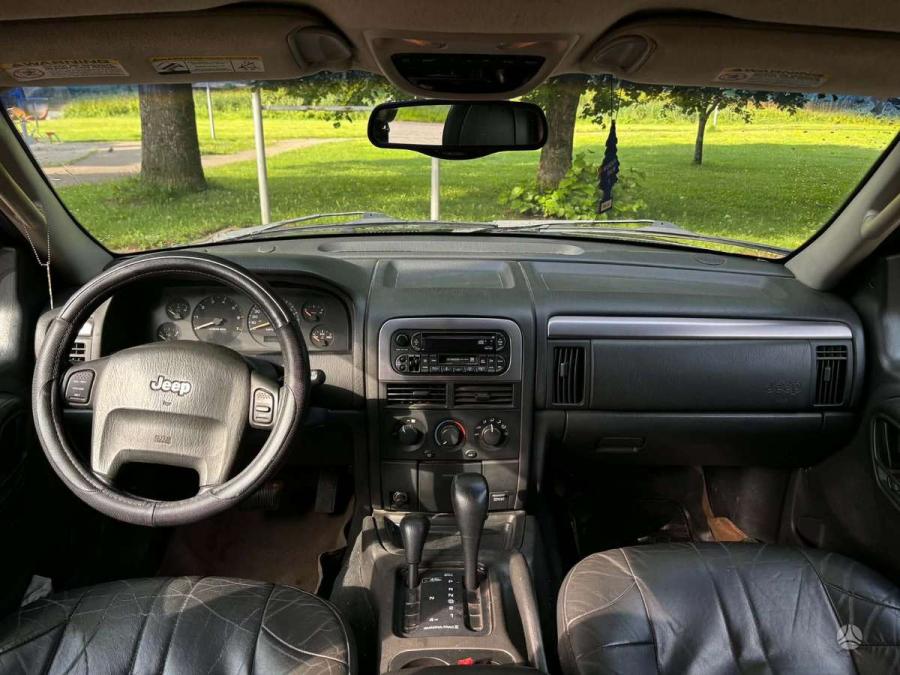 Grey Jeep Grand Cherokee 2002 in Taurage, with an engine capacity of 3.95 L and mileage of 2 thousand km for 3300 €, photo 8 on AUTOMOTO.COM.LV