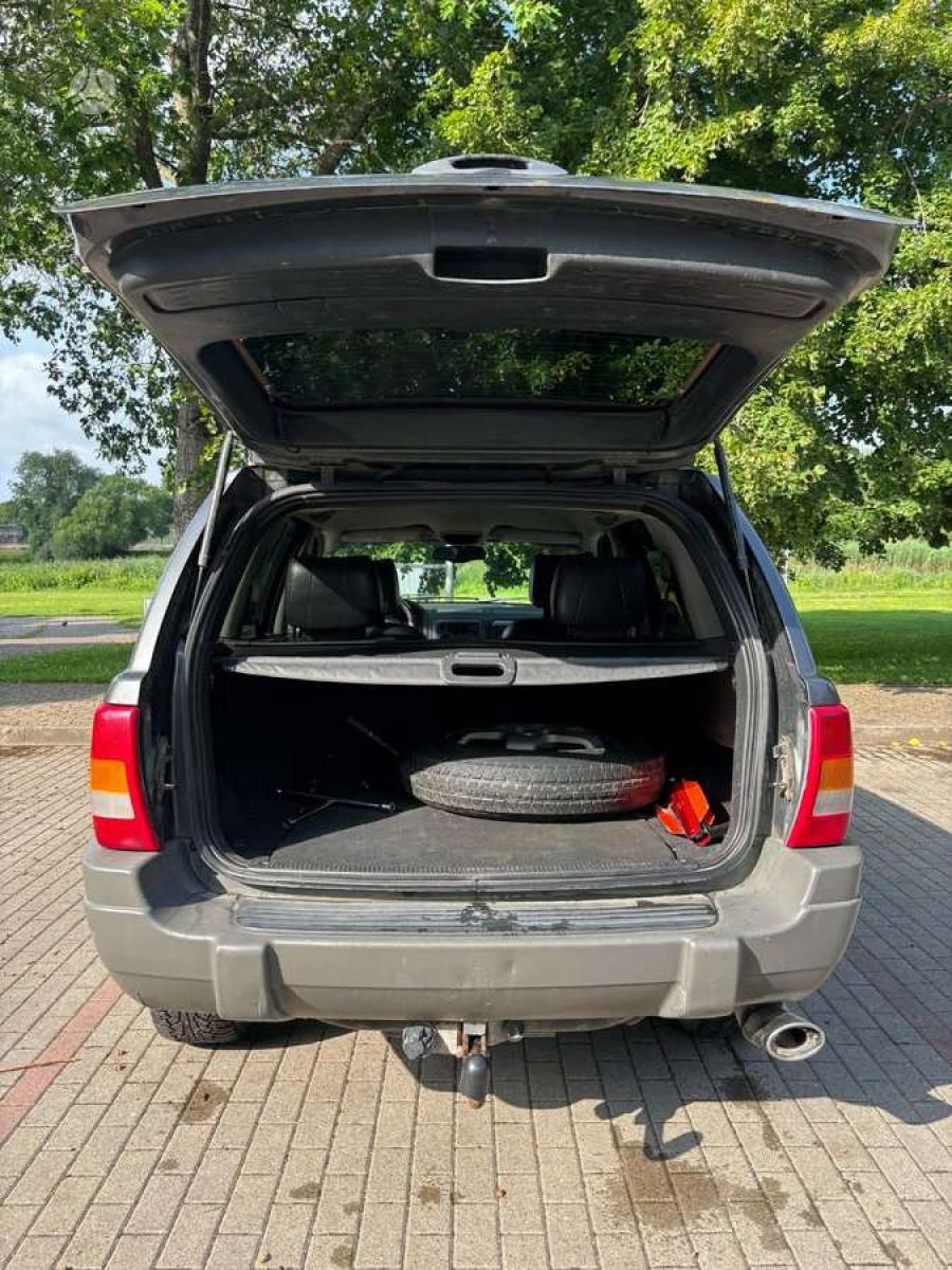 Grey Jeep Grand Cherokee 2002 in Taurage, with an engine capacity of 3.95 L and mileage of 2 thousand km for 3300 €, photo 9 on AUTOMOTO.COM.LV