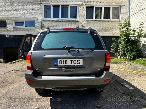Pelēks Jeep Grand Cherokee 2002 Narva, ar dzinēja tilpumu 4.70 L un nobraukumu 215 tūkst. km par 5500 €, foto 5 vietnē AUTOMOTO.COM.LV