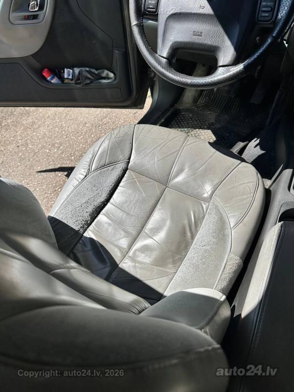 Pelēks Jeep Grand Cherokee 2002 Narva, ar dzinēja tilpumu 4.70 L un nobraukumu 215 tūkst. km par 5500 €, foto 7 vietnē AUTOMOTO.COM.LV