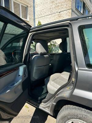 Pelēks Jeep Grand Cherokee 2002 Narva, ar dzinēja tilpumu 4.70 L un nobraukumu 215 tūkst. km par 5500 €, foto 17 vietnē AUTOMOTO.COM.LV