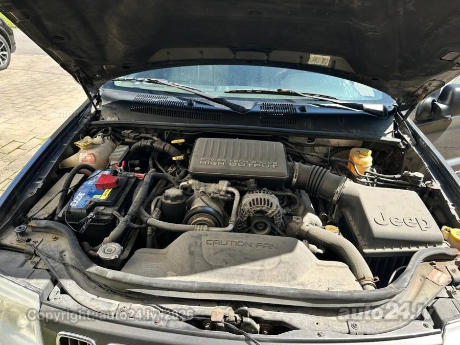 Pelēks Jeep Grand Cherokee 2002 Narva, ar dzinēja tilpumu 4.70 L un nobraukumu 215 tūkst. km par 5500 €, foto 28 vietnē AUTOMOTO.COM.LV