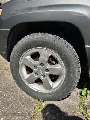 Pelēks Jeep Grand Cherokee 2002 Narva, ar dzinēja tilpumu 4.70 L un nobraukumu 215 tūkst. km par 5500 €, foto 29 vietnē AUTOMOTO.COM.LV
