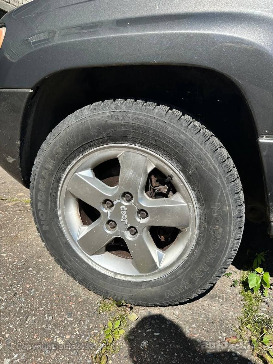 Pelēks Jeep Grand Cherokee 2002 Narva, ar dzinēja tilpumu 4.70 L un nobraukumu 215 tūkst. km par 5500 €, foto 29 vietnē AUTOMOTO.COM.LV