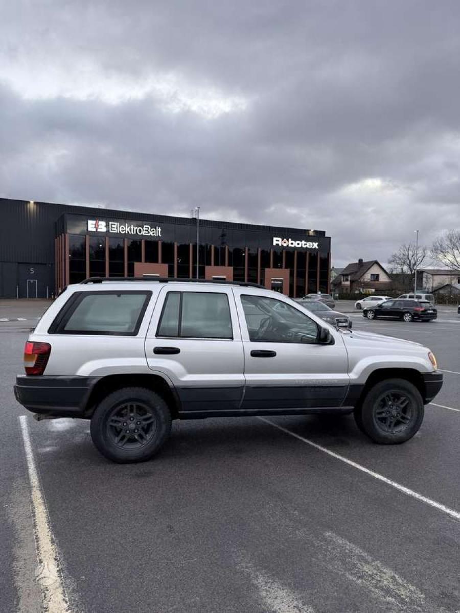 Grey Jeep Grand Cherokee 2003 in Kaunas, with an engine capacity of 2.69 L and mileage of 320 thousand km for 3800 €, photo 2 on AUTOMOTO.COM.LV