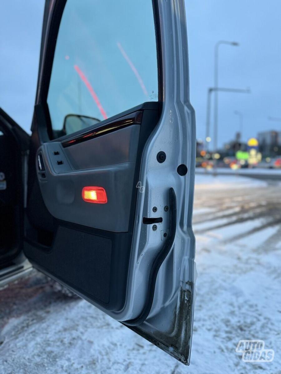 Grey Jeep Grand Cherokee 2003 in Vilnius, with an engine capacity of 2.70 L and mileage of 258 thousand km for 5500 €, photo 14 on AUTOMOTO.COM.LV