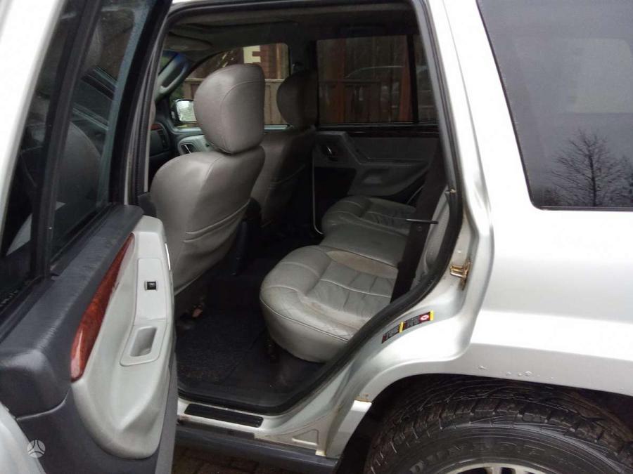 Grey Jeep Grand Cherokee 2003 in Klaipeda, with an engine capacity of 2.70 L and mileage of 288 thousand km for 2400 €, photo 9 on AUTOMOTO.COM.LV