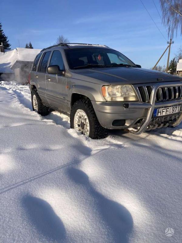 Pelēks Jeep Grand Cherokee 2003 Ignalina, ar dzinēja tilpumu 4.70 L un nobraukumu 300 tūkst. km par 6000 €, foto 3 vietnē AUTOMOTO.COM.LV